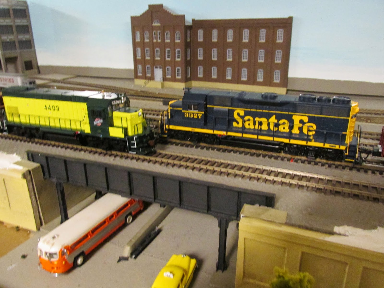 Eddie's Rail Fan Page: Two freight trains meet on the urban viaduct ...